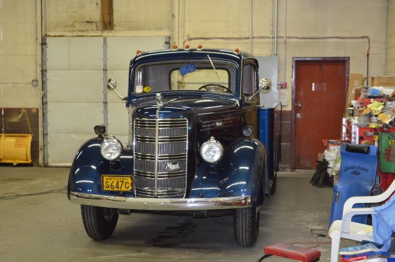 1940 Mack ED - BigMackTrucks.com