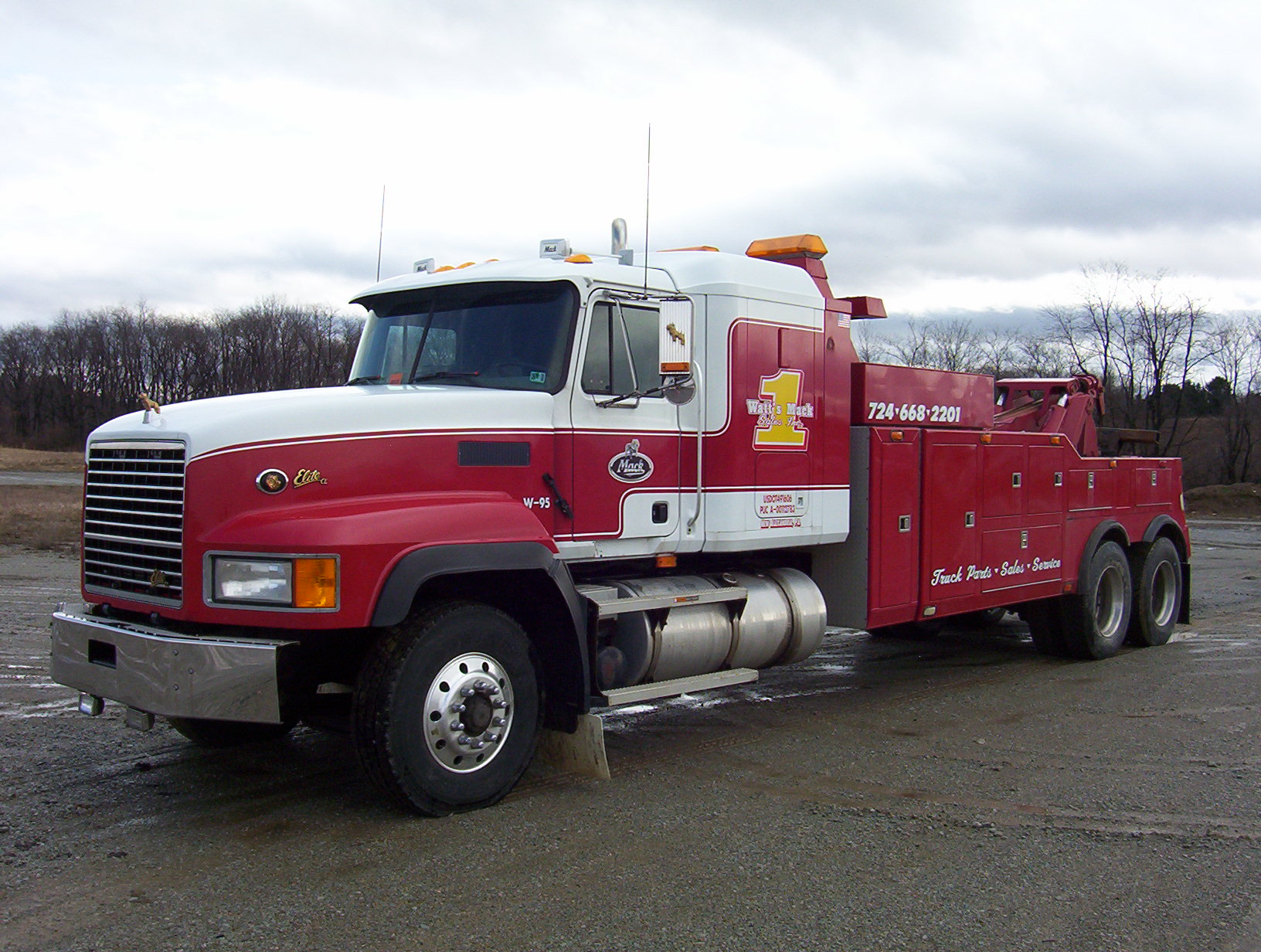 Mack CL713 - Classic Mack Trucks 1950-1989 - BigMackTrucks.com
