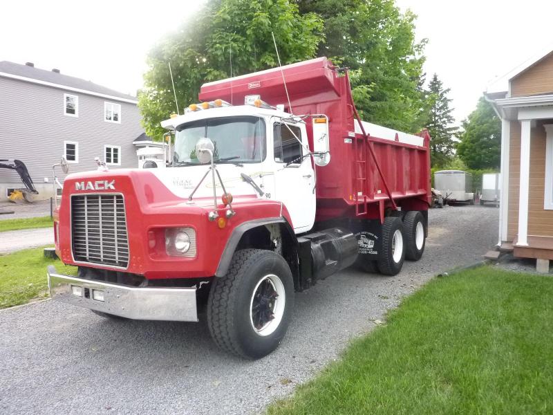 Mack RB-688-S 001206 - Classic Mack Trucks 1950-1989 - BigMackTrucks.com