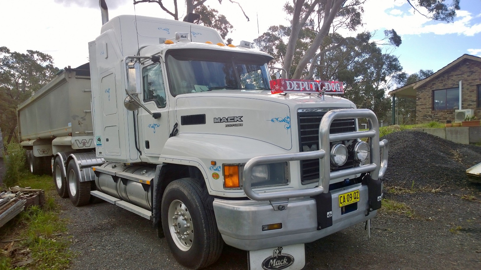 Mack CH Fleetliner - Classic Mack Trucks 1950-1989 - BigMackTrucks.com