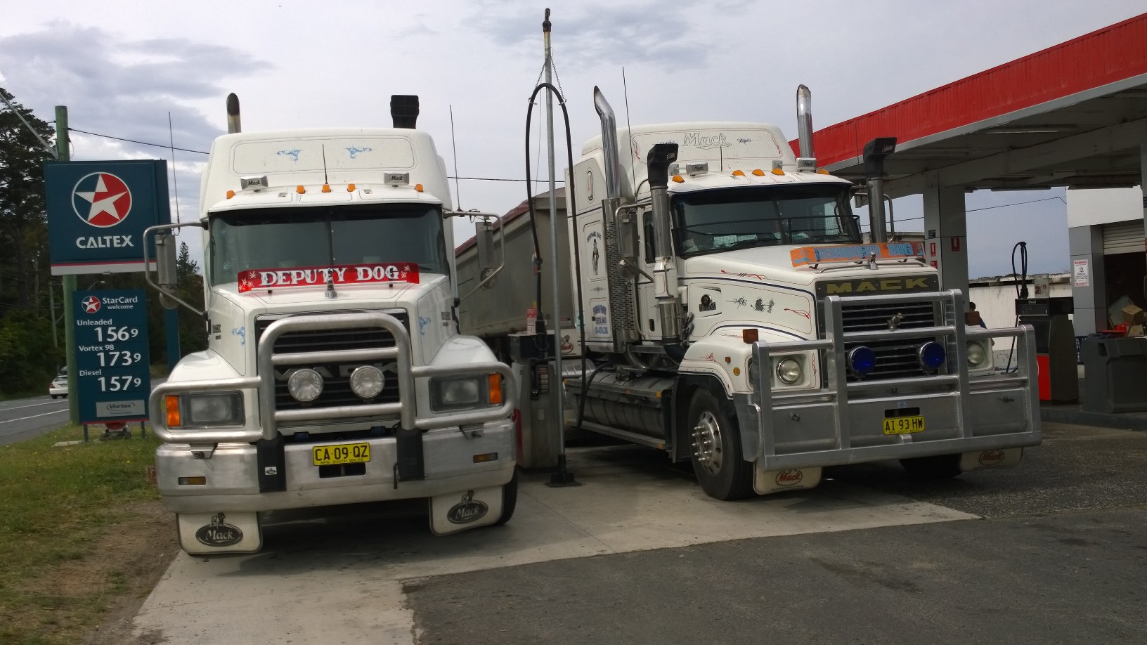 Mack CH Fleetliner - Classic Mack Trucks 1950-1989 - BigMackTrucks.com