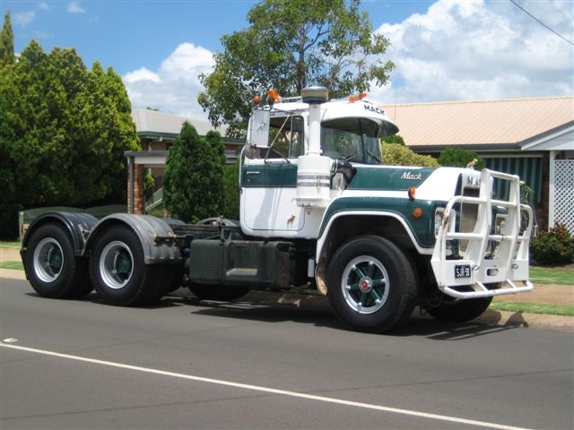 MACK R 685 RST - Classic Mack Trucks 1950-1989 - BigMackTrucks.com