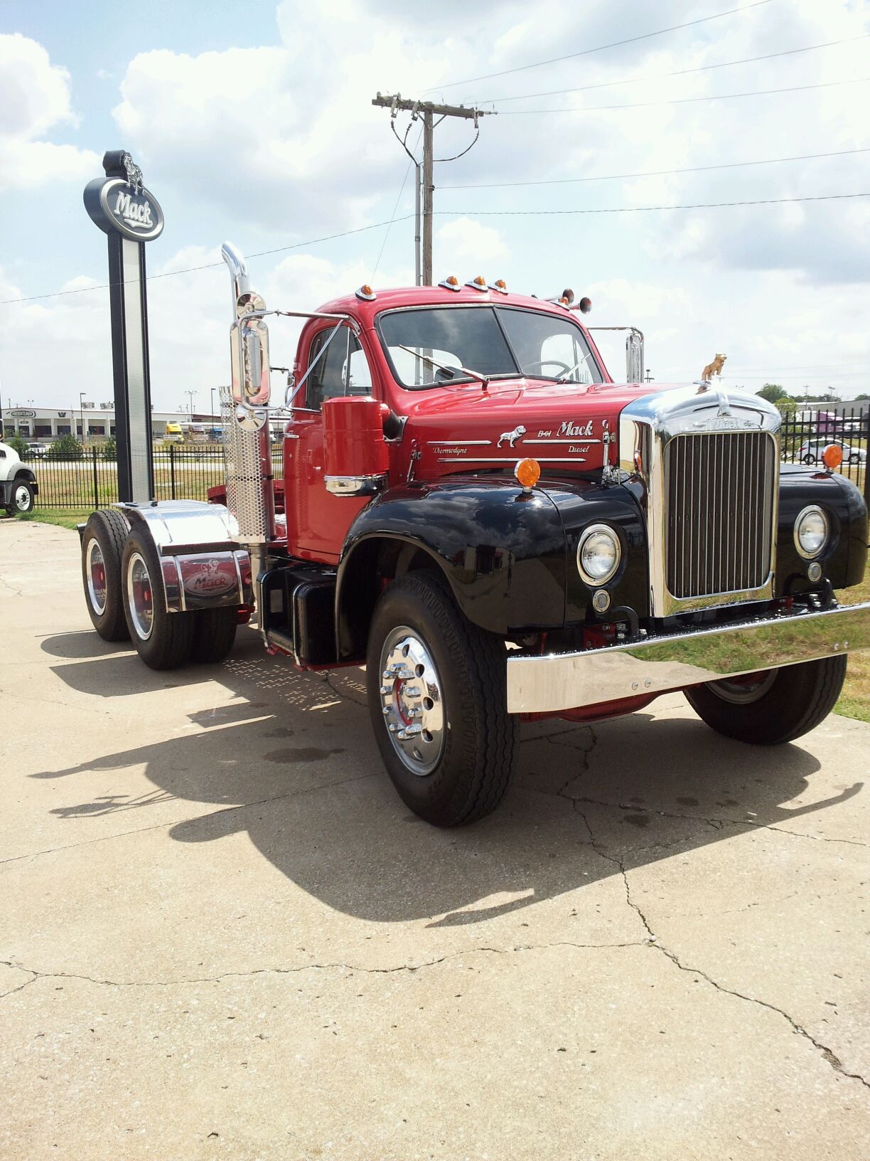 Mack B61S - Classic Mack Trucks 1950-1989 - BigMackTrucks.com
