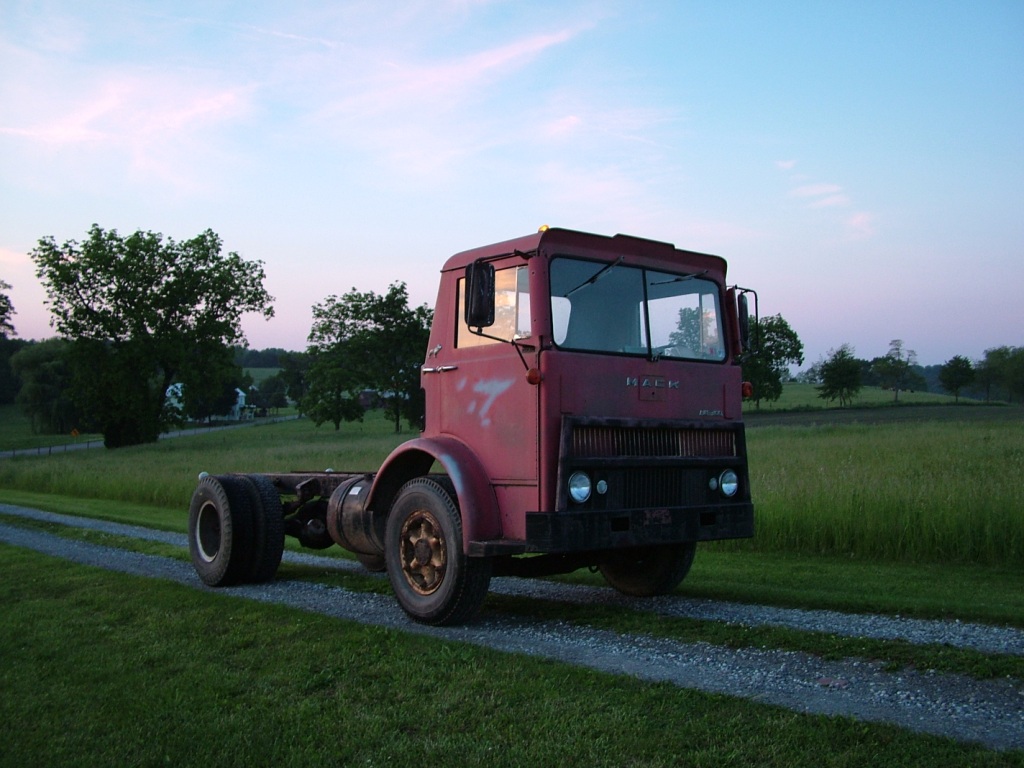 Mack MB 410 - Classic Mack Trucks 1950-1989 - BigMackTrucks.com