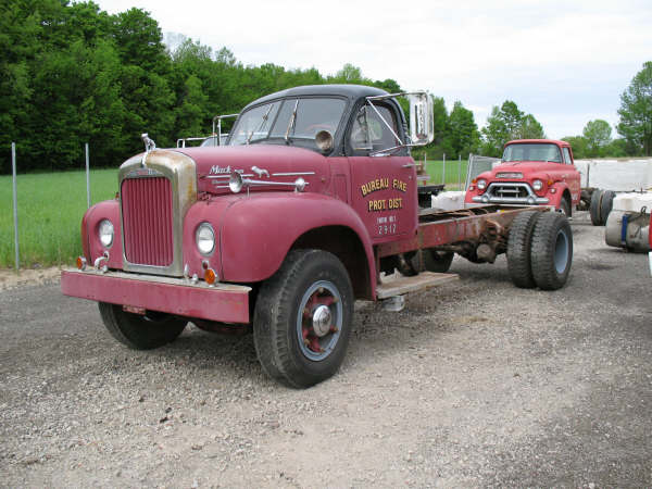 Mack B61 - Classic Mack Trucks 1950-1989 - BigMackTrucks.com
