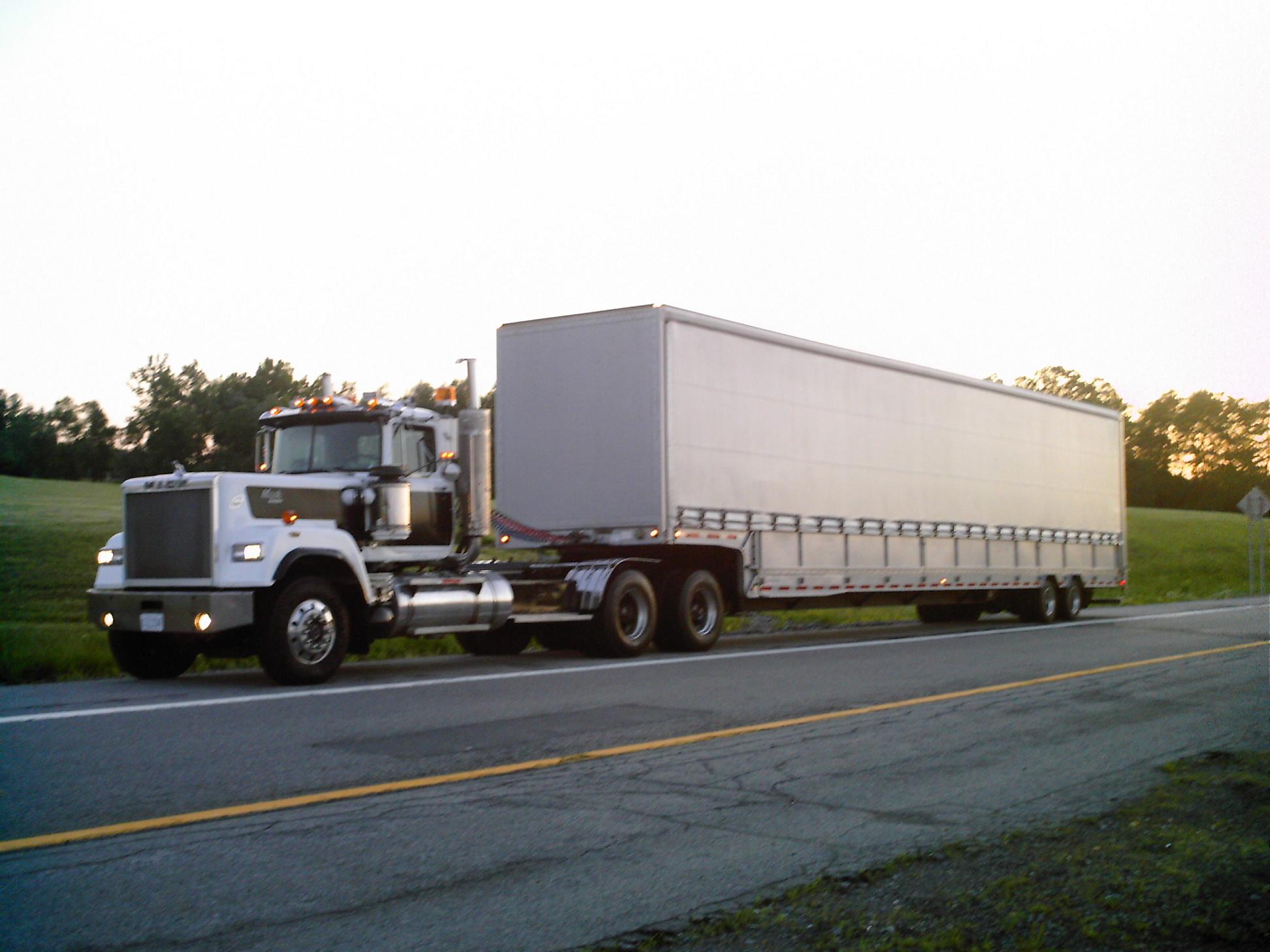Mack RW-713 - Classic Mack Trucks 1950-1989 - BigMackTrucks.com
