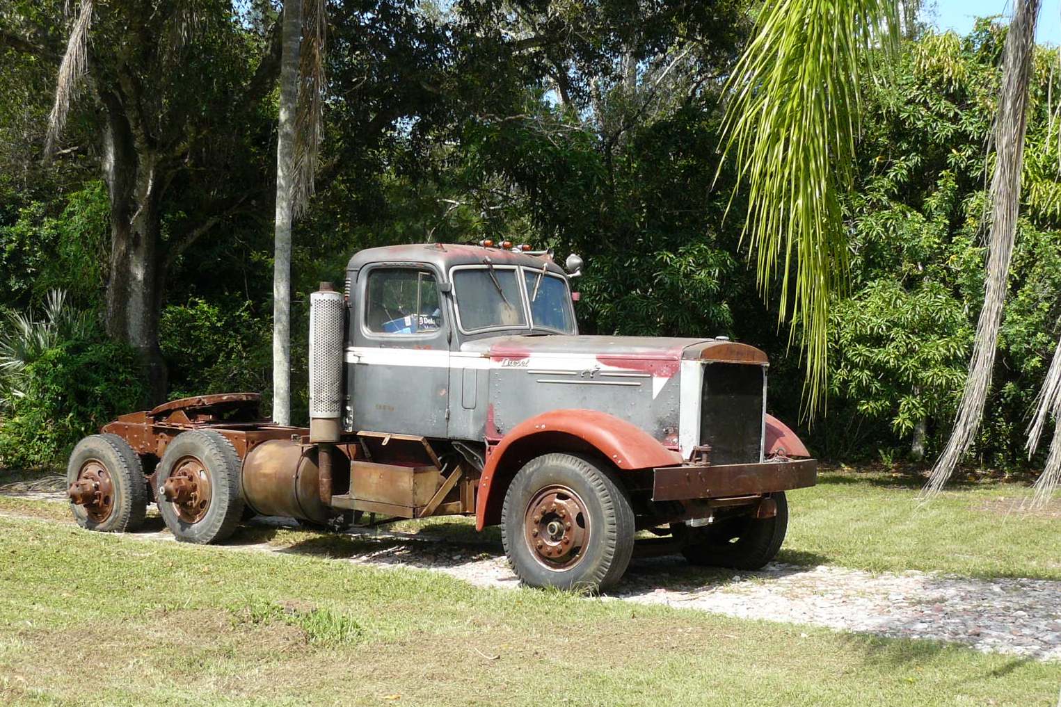 Mack LT - Classic Mack Trucks 1950-1989 - BigMackTrucks.com
