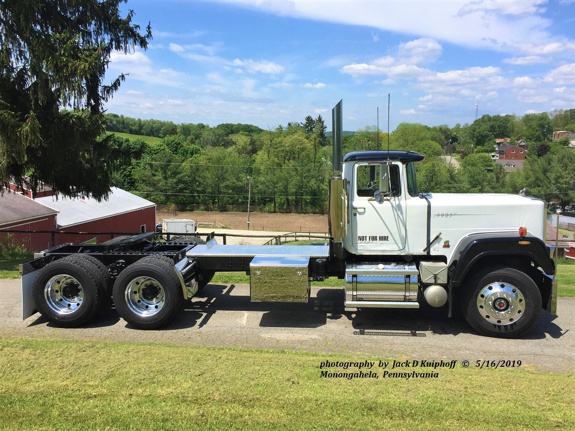 BIG MACK - Classic Mack Trucks 1950-1989 - BigMackTrucks.com