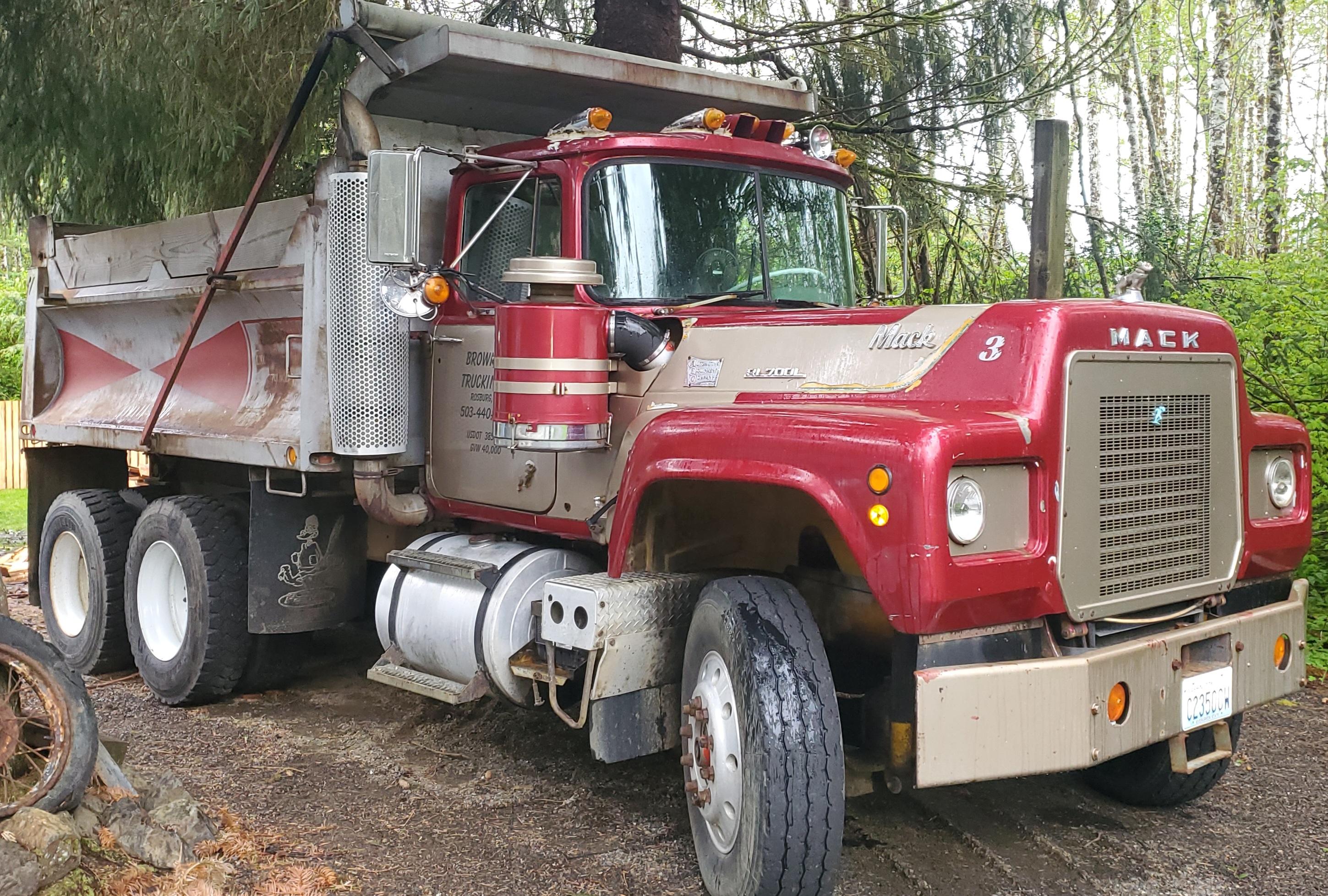Shorty - Classic Mack Trucks 1950-1989 - BigMackTrucks.com